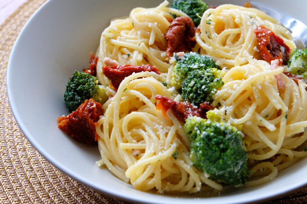 Spaghetti au brocoli et aux tomates séchées - Cuisinons En Couleurs