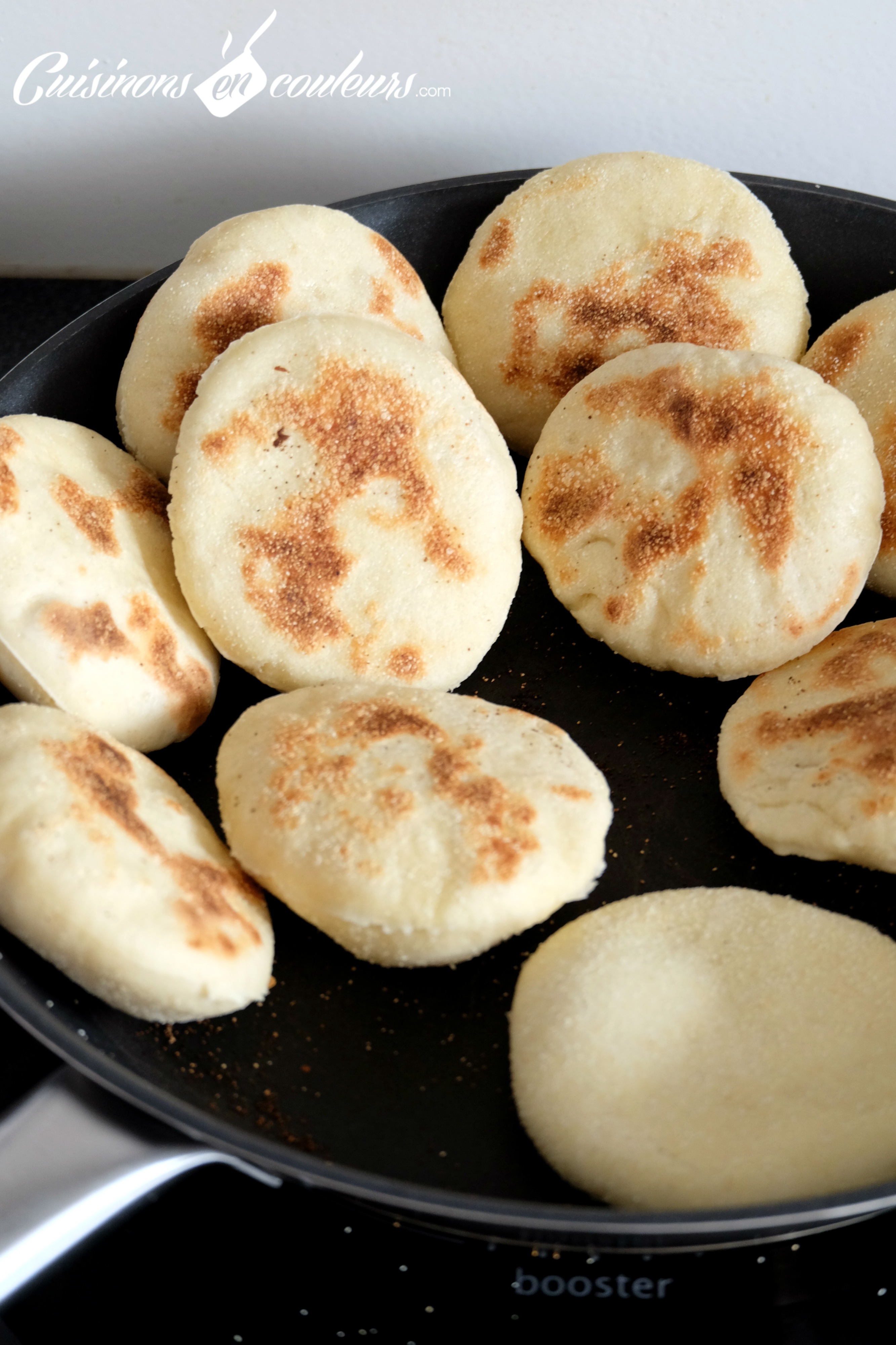 Mini Batbout : Pain traditionnel marocain cuit à la poêle - Cuisinons ...