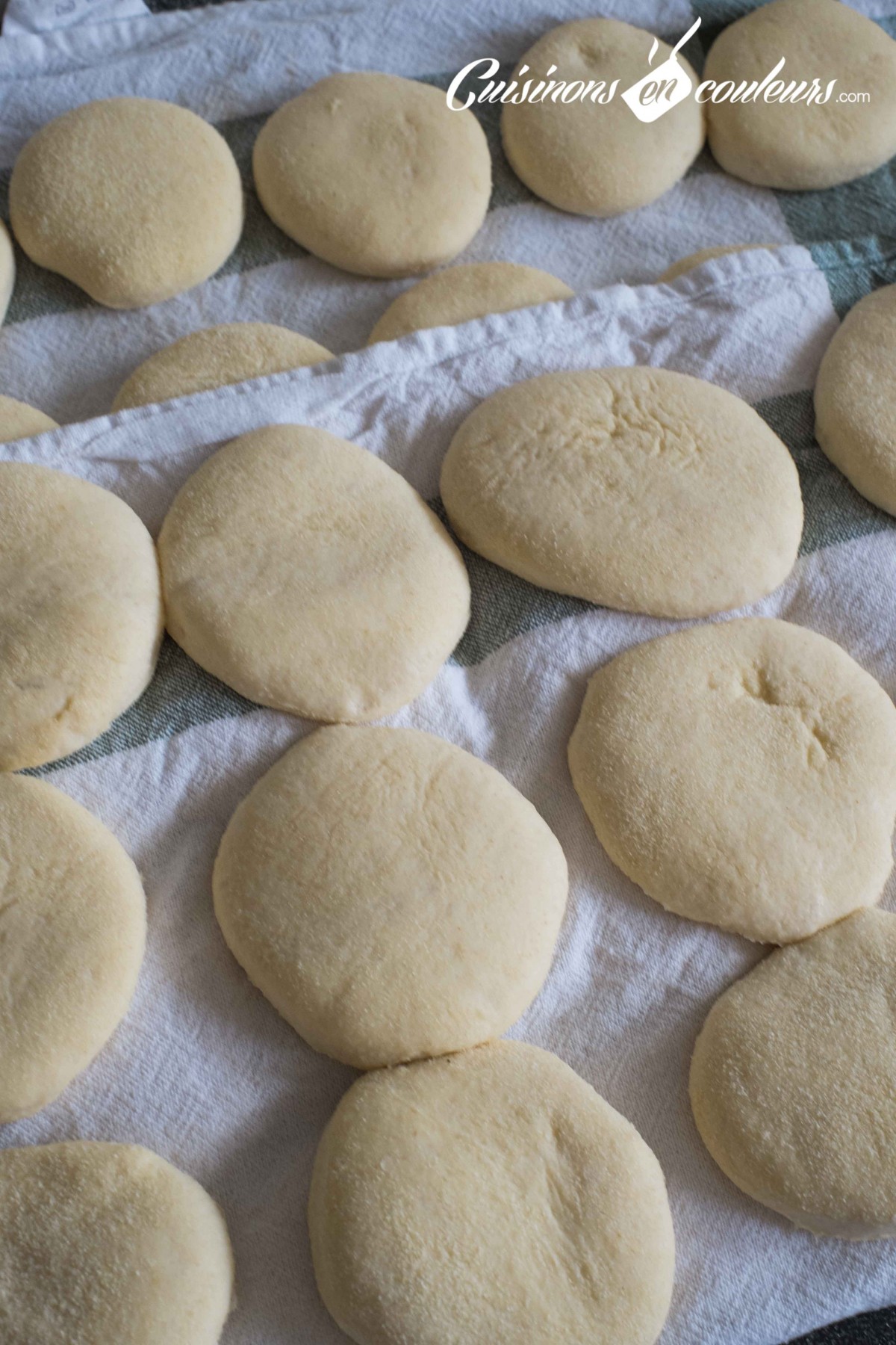 Batbout, recette facile expliquée pas à pas - Cuisinons En Couleurs
