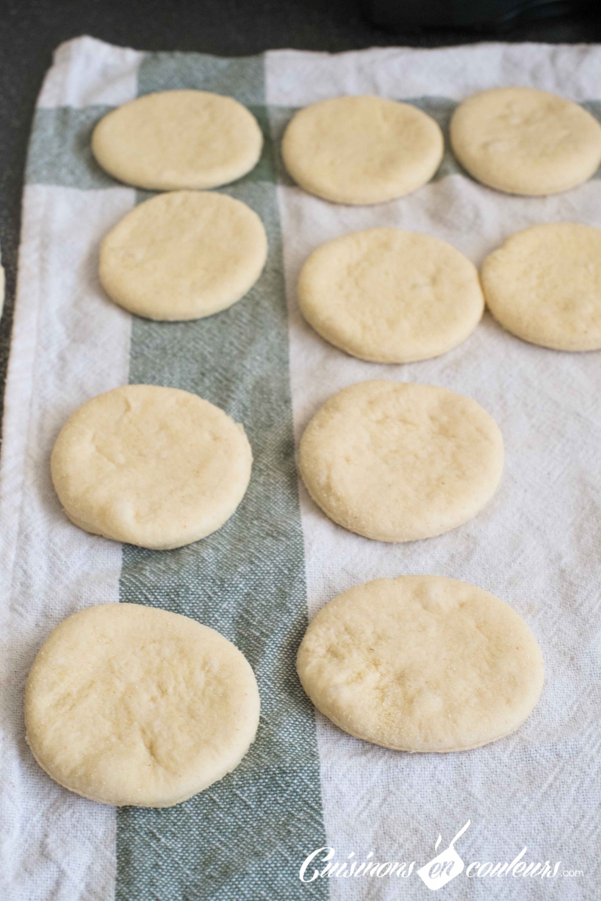 Batbout, recette facile expliquée pas à pas - Cuisinons En Couleurs