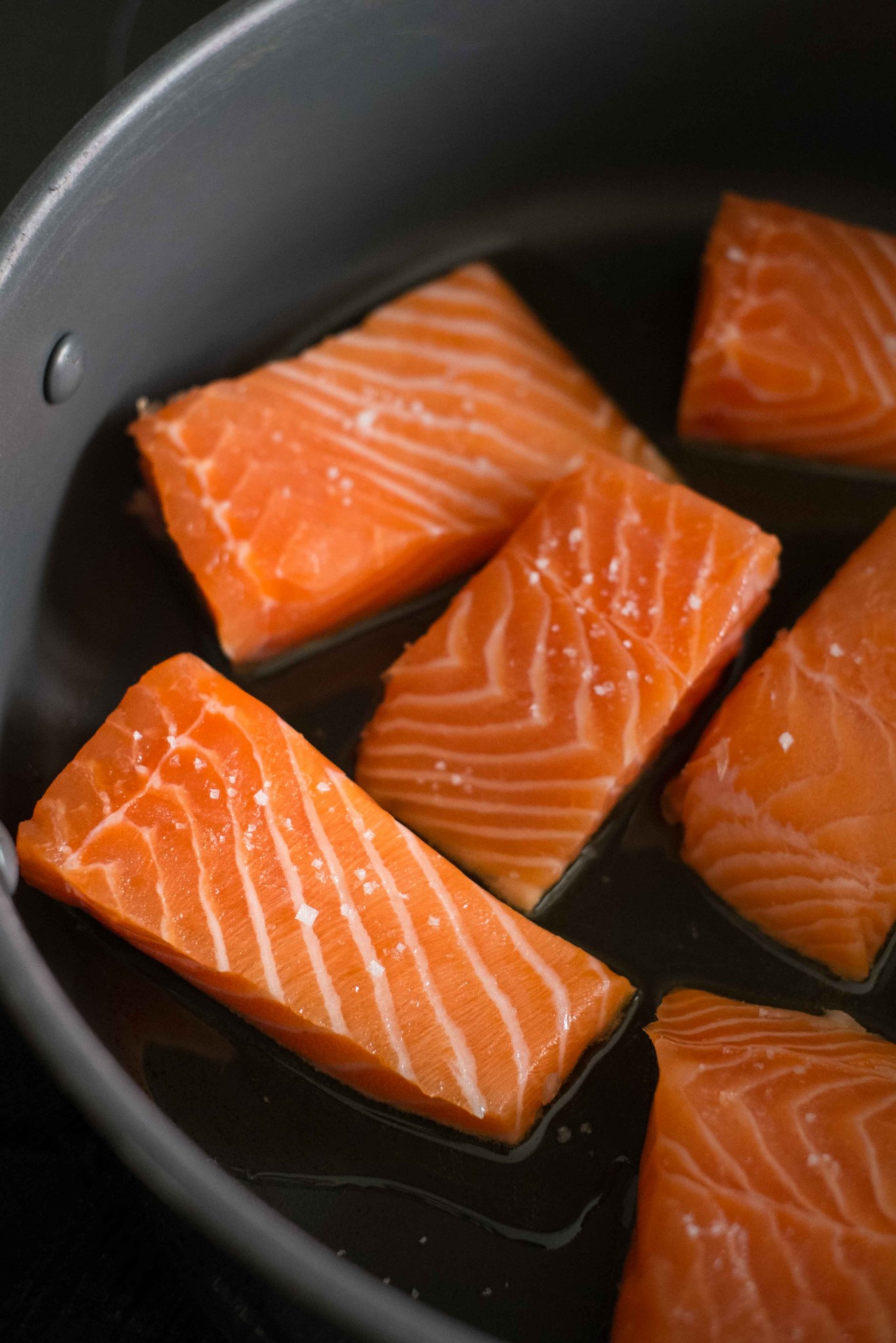 Filets de saumon à la crème et aux épinards - Cuisinons En Couleurs