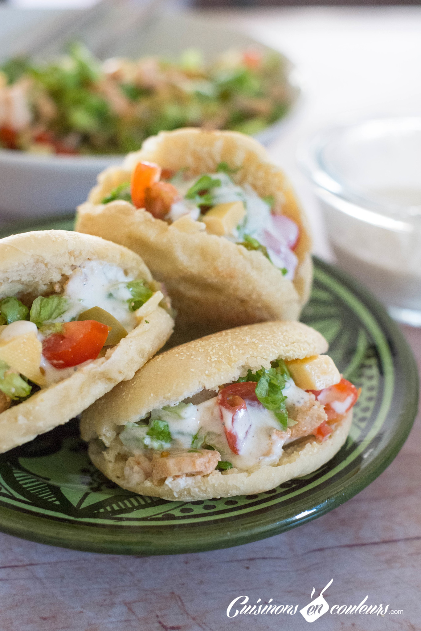 Batbouts farcis au poulet et aux crudités - Cuisinons En Couleurs