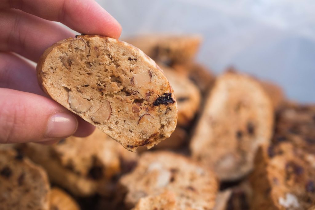 Feqqas traditionnels, aux amandes et raisins secs - Cuisinons En Couleurs