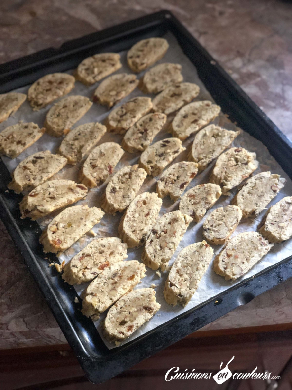 Feqqas traditionnels, aux amandes et raisins secs - Cuisinons En Couleurs