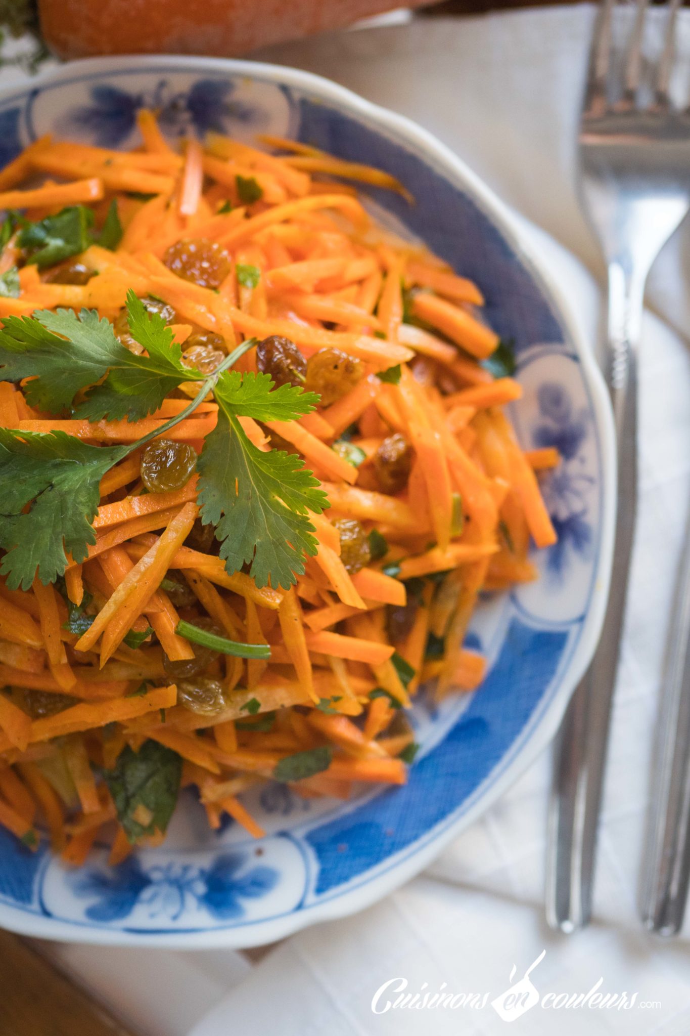 Salade de carottes aux raisins secs - Cuisinons En Couleurs