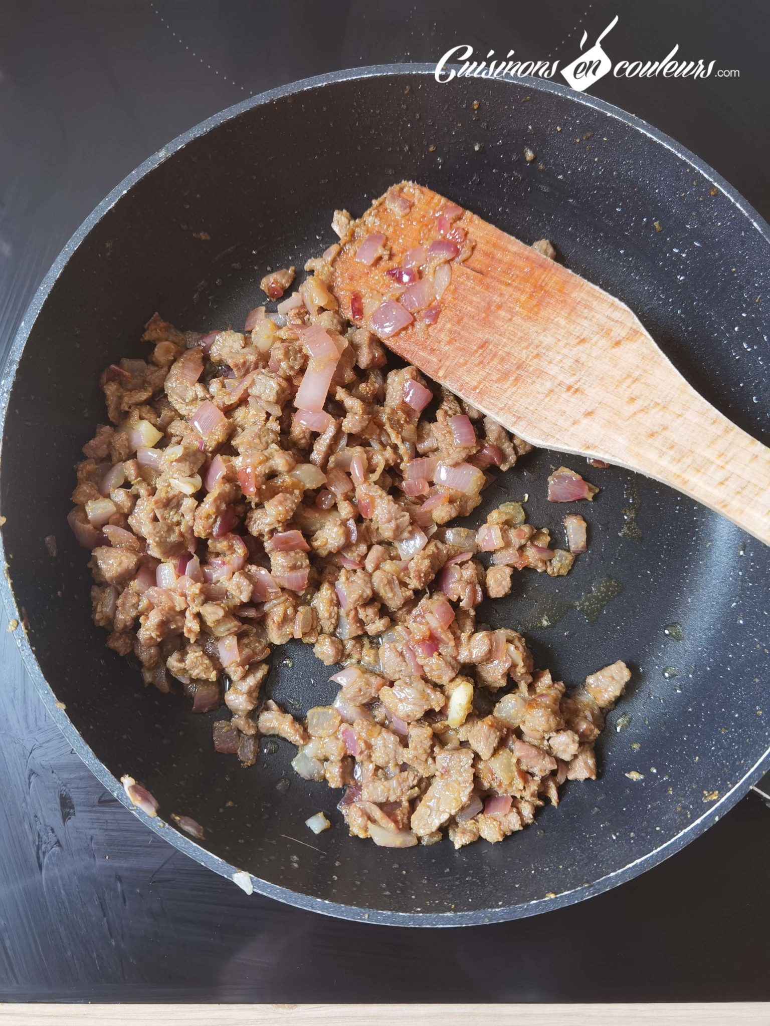 Rghayef à l'agneau et aux oignons - Cuisinons En Couleurs
