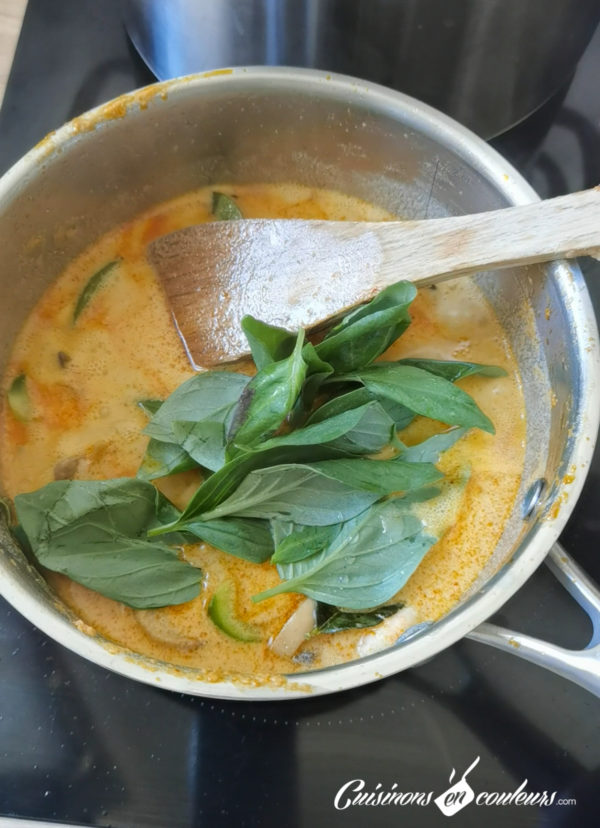 Crevettes au curry rouge et au lait de coco - Cuisinons En Couleurs