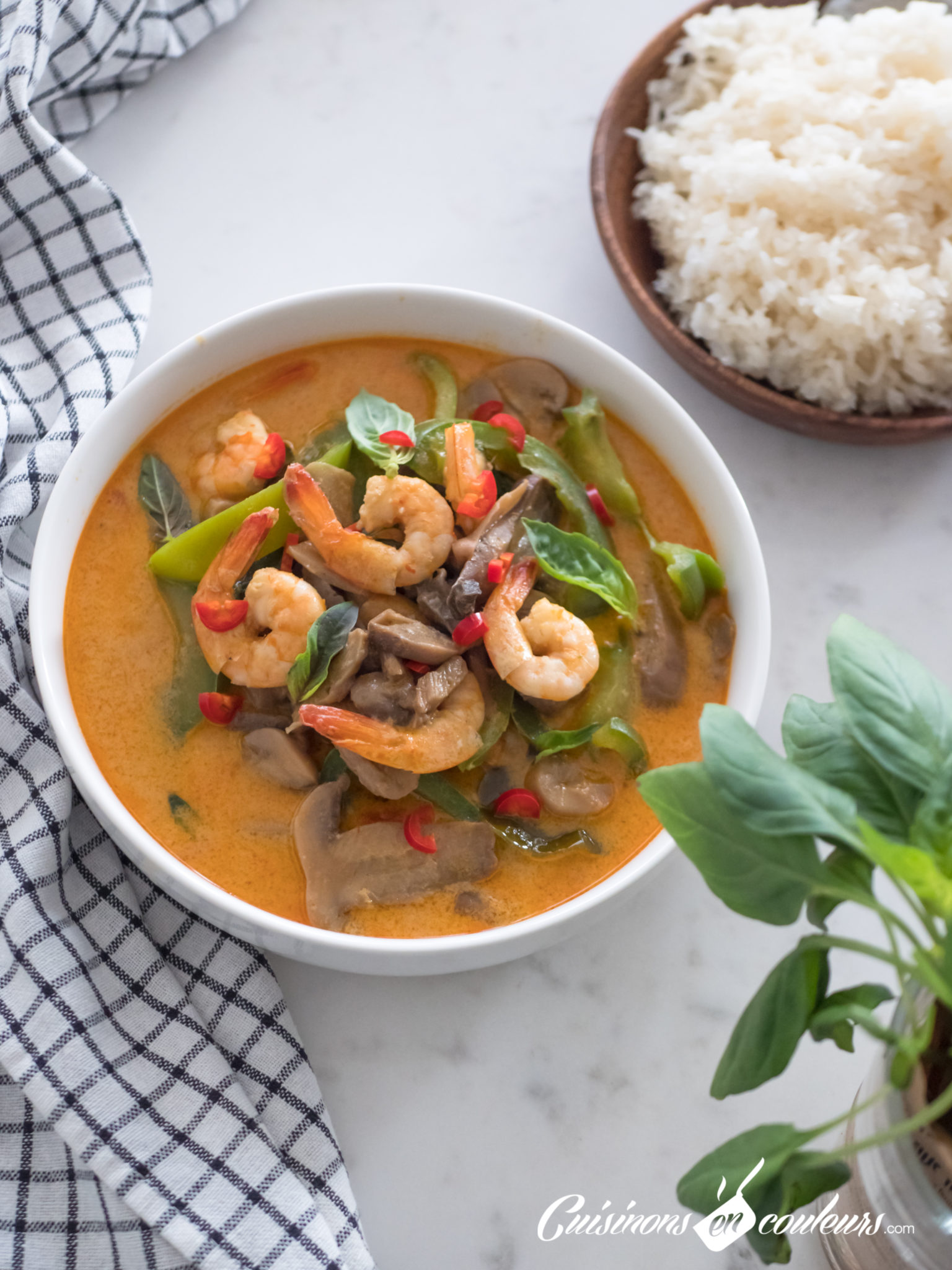 Crevettes au curry rouge et au lait de coco - Cuisinons En Couleurs