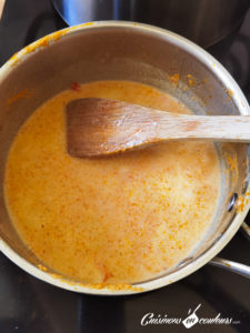 Crevettes au curry rouge et au lait de coco - Cuisinons En Couleurs