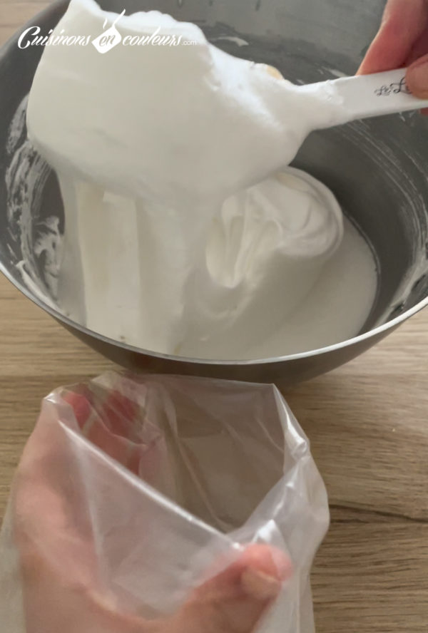 Vacherin aux fruits rouges: un dessert frais et rapide - Cuisinons En ...