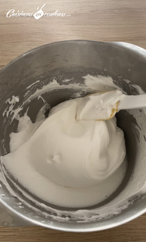 Vacherin aux fruits rouges: un dessert frais et rapide - Cuisinons En ...