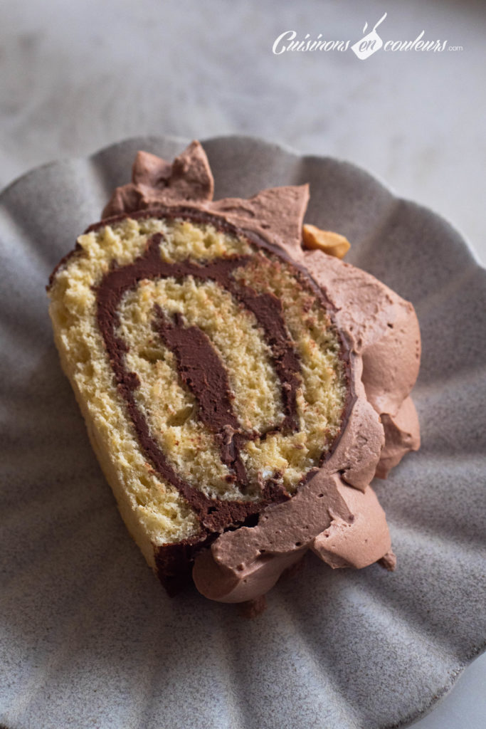 Biscuit roulé, très facile pour toutes vos bûches - Cuisinons En Couleurs