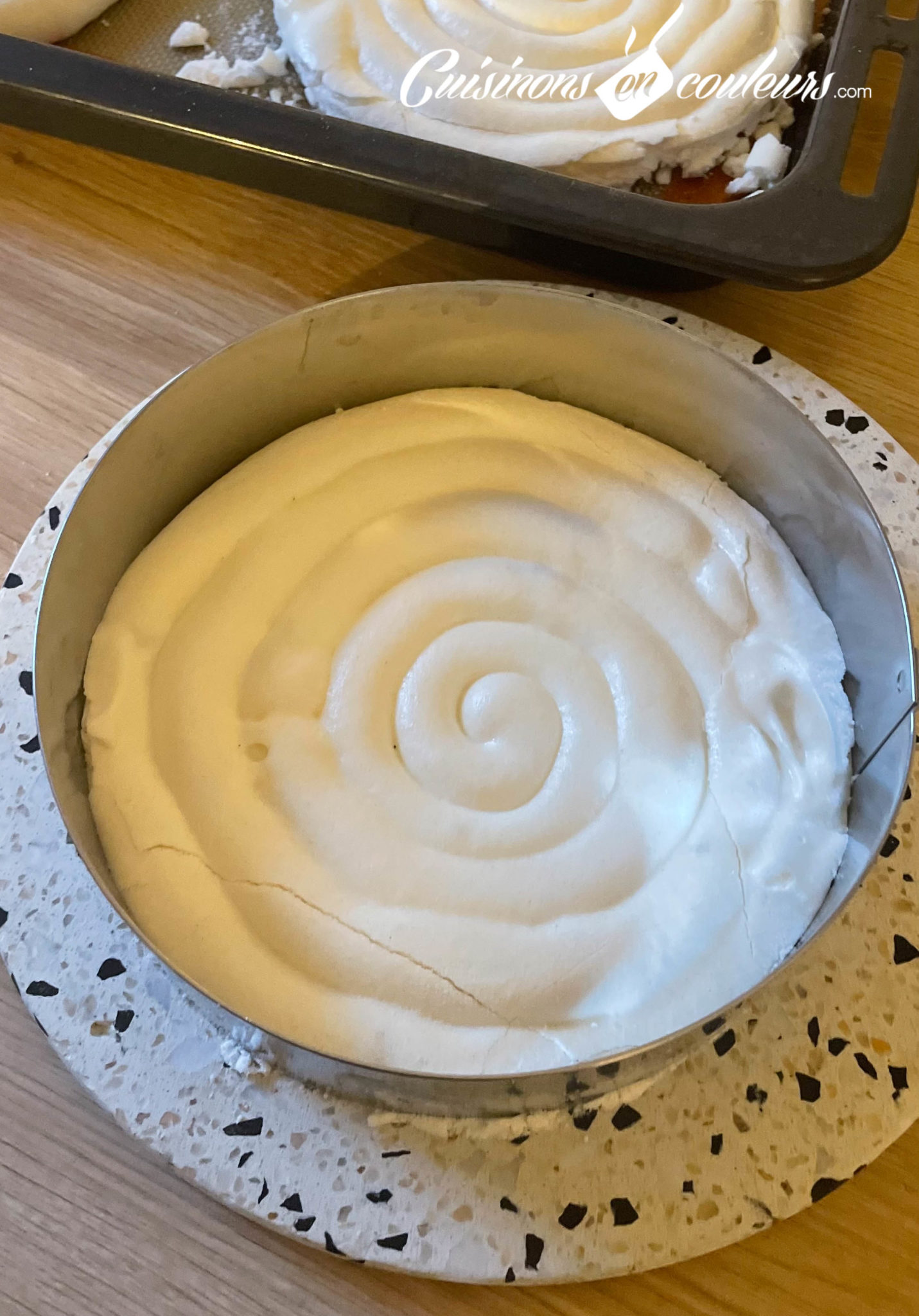 Vacherin aux fruits rouges: un dessert frais et rapide - Cuisinons En ...