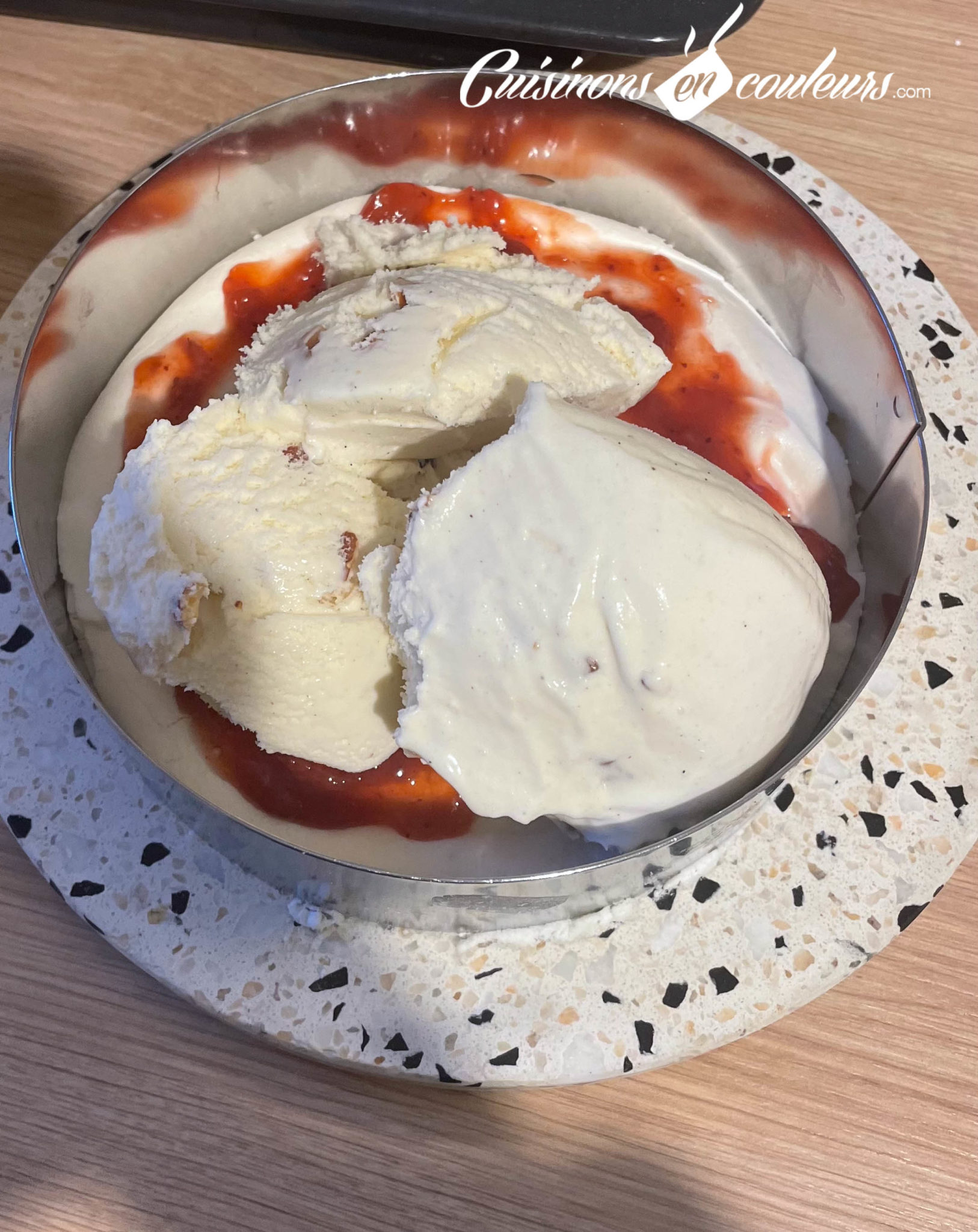 Vacherin aux fruits rouges: un dessert frais et rapide - Cuisinons En ...
