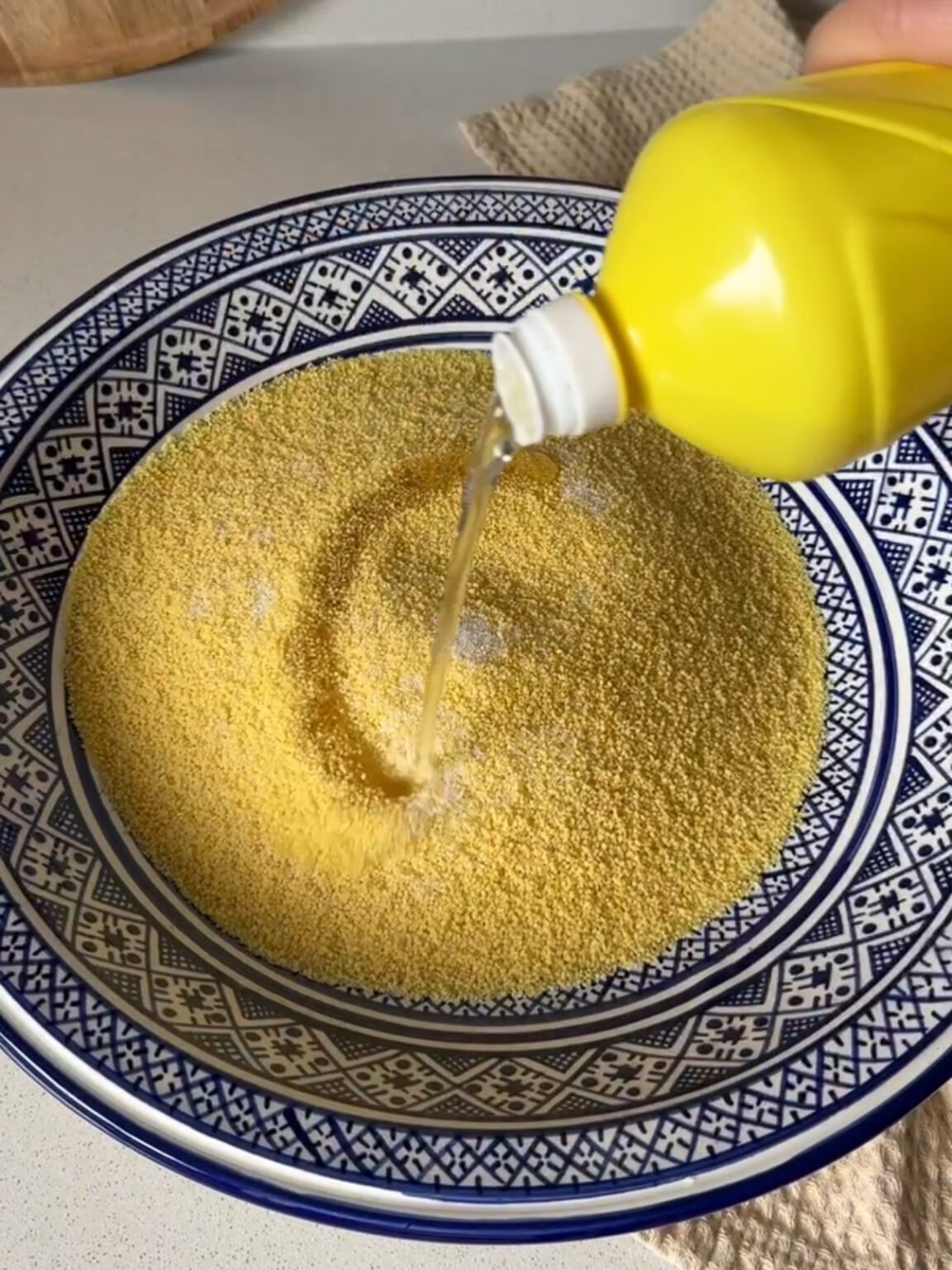 Couscous Tfaya marocain — oignons caramélisés et raisins secs