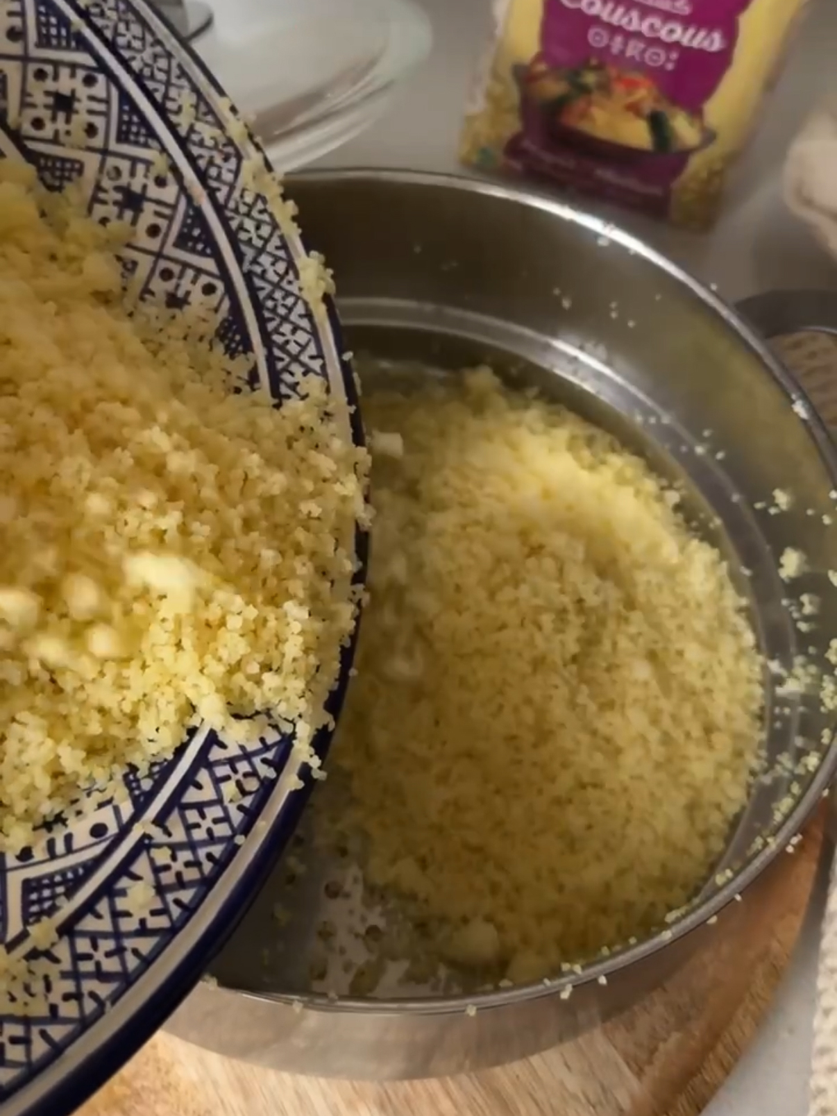 Couscous Tfaya marocain — oignons caramélisés et raisins secs
