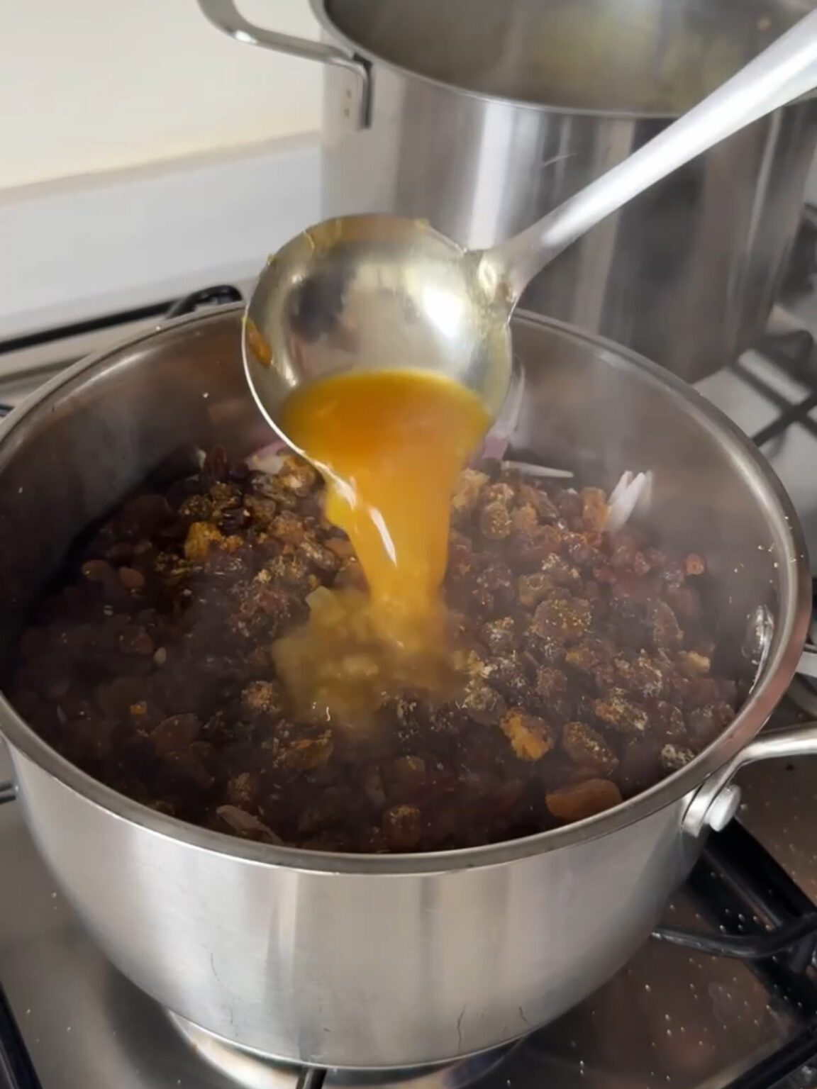 Couscous Tfaya marocain — oignons caramélisés et raisins secs
